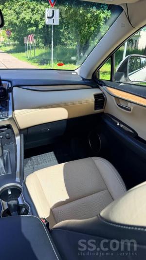 White Lexus NX 2015 in Riga, with an engine capacity of 2.50 L and mileage of 142 thousand km for 19500 €, photo 10 on AUTOMOTO.COM.LV