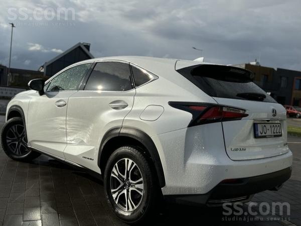 White Lexus NX 2015 in Riga, with an engine capacity of 2.50 L and mileage of 145 thousand km for 19500 €, photo 8 on AUTOMOTO.COM.LV