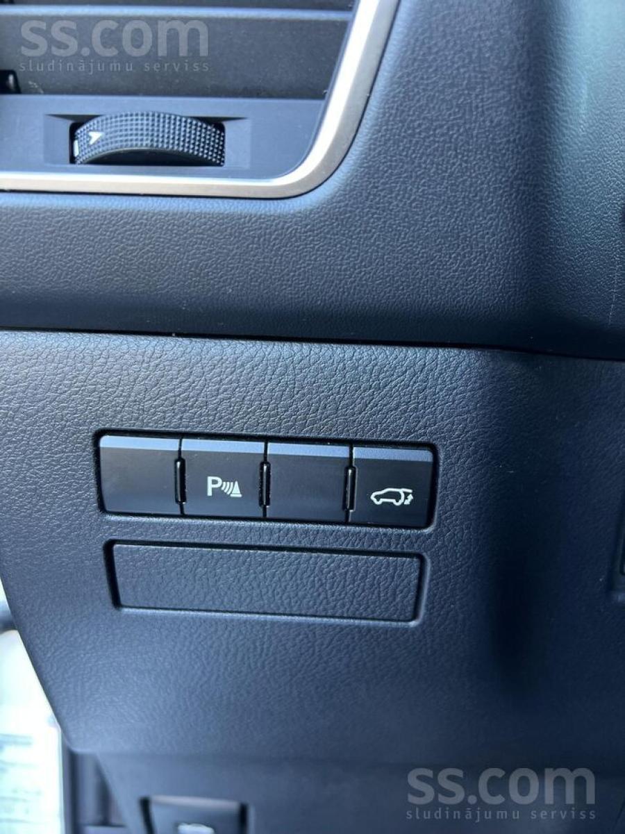 Balts Lexus NX 2016 Liepāja, ar dzinēja tilpumu 2.50 L un nobraukumu 197 tūkst. km par 18850 €, foto 24 vietnē AUTOMOTO.COM.LV
