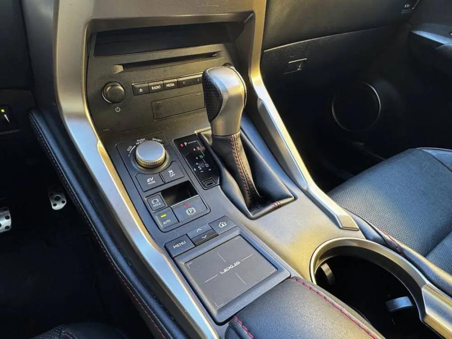 Balts Lexus NX 2016 Daugavpils, ar dzinēja tilpumu 2.50 L un nobraukumu 232 tūkst. km par 20990 €, foto 28 vietnē AUTOMOTO.COM.LV
