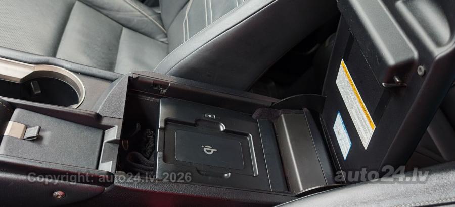 White Lexus NX 2016 in Tallinn, with an engine capacity of 2.50 L and mileage of 197 thousand km for 18950 €, photo 11 on AUTOMOTO.COM.LV