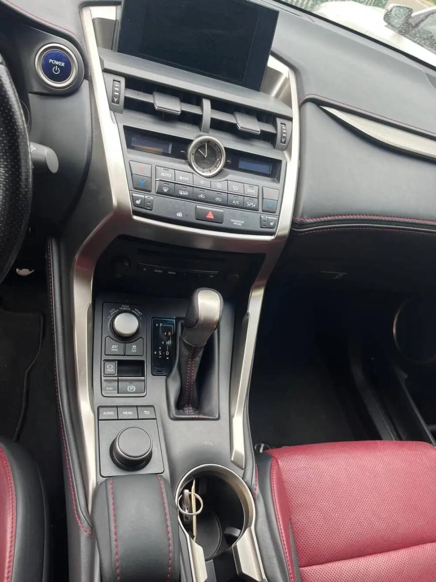 White Lexus NX 2016 in Daugavpils, with an engine capacity of 2.50 L and mileage of 143 thousand km for 23500 €, photo 8 on AUTOMOTO.COM.LV