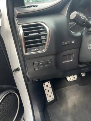 White Lexus NX 2016 in Daugavpils, with an engine capacity of 2.50 L and mileage of 143 thousand km for 23500 €, photo 12 on AUTOMOTO.COM.LV