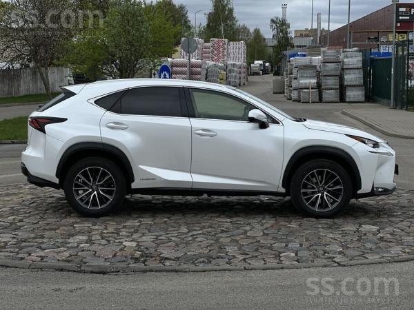 White Lexus NX 2017 in Riga, with an engine capacity of 2.50 L and mileage of 116 thousand km for 22200 €, photo 2 on AUTOMOTO.COM.LV
