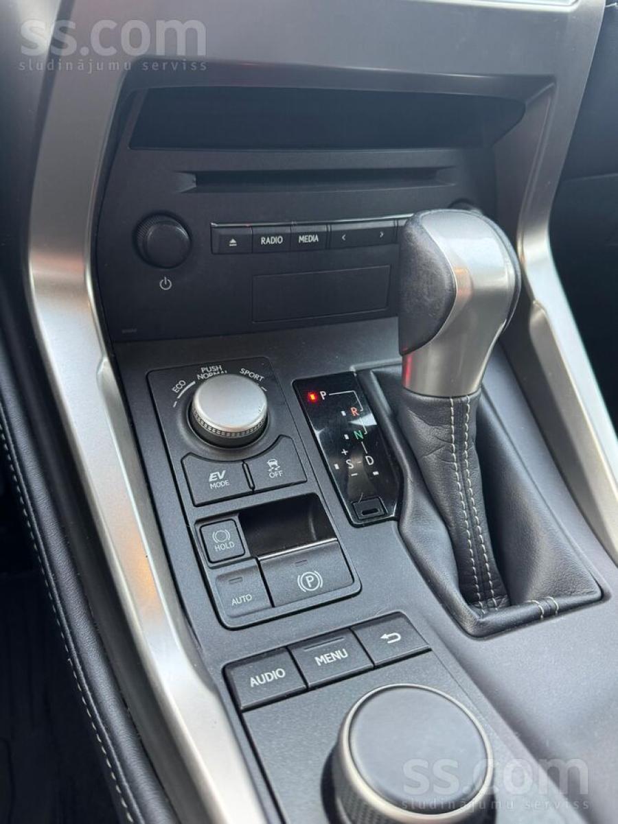 Balts Lexus NX 2017 Rīga, ar dzinēja tilpumu 2.50 L un nobraukumu 180 tūkst. km par 18500 €, foto 13 vietnē AUTOMOTO.COM.LV