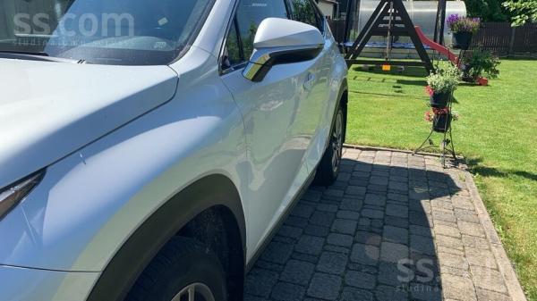 White Lexus NX 2017 in Riga, with an engine capacity of 2.50 L and mileage of 103 thousand km for 26900 €, photo 4 on AUTOMOTO.COM.LV