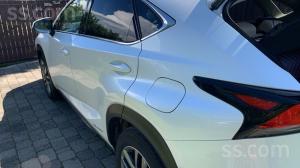 White Lexus NX 2017 in Riga, with an engine capacity of 2.50 L and mileage of 103 thousand km for 26900 €, photo 6 on AUTOMOTO.COM.LV