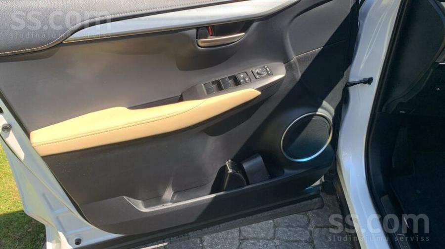 White Lexus NX 2017 in Riga, with an engine capacity of 2.50 L and mileage of 103 thousand km for 26900 €, photo 10 on AUTOMOTO.COM.LV