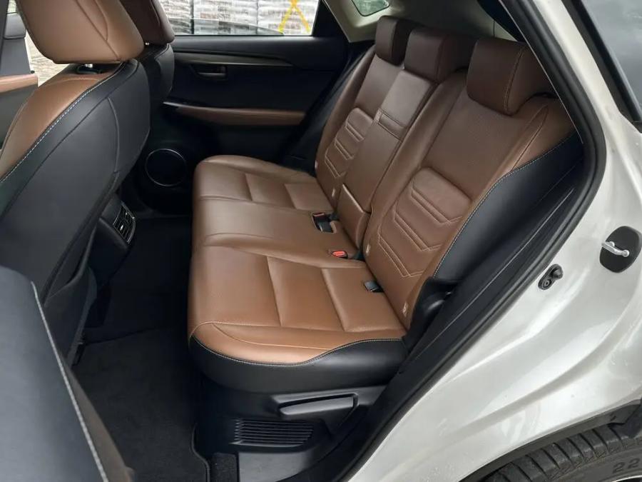 Белый Лексус НХ 2017 в Рига, объемом двигателя 2.50 л и пробегом 116 тыс. км за 22100 €, фото 24 на AUTOMOTO.COM.LV