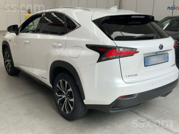White Lexus NX 2017 in Daugavpils, with an engine capacity of 2.50 L and mileage of 143 thousand km for 23250 €, photo 4 on AUTOMOTO.COM.LV