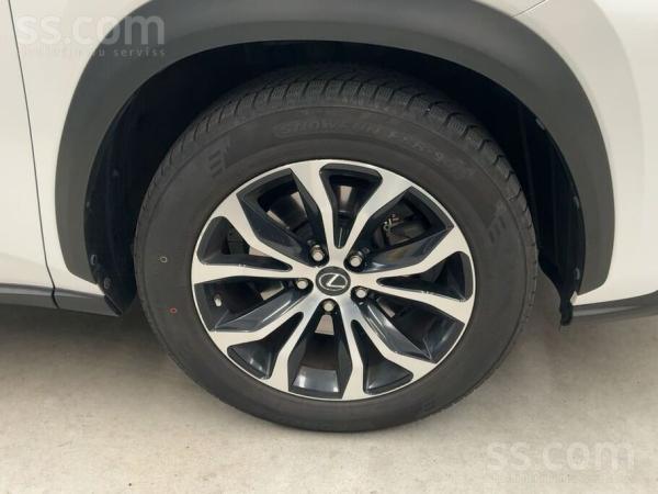 White Lexus NX 2017 in Daugavpils, with an engine capacity of 2.50 L and mileage of 143 thousand km for 23250 €, photo 7 on AUTOMOTO.COM.LV