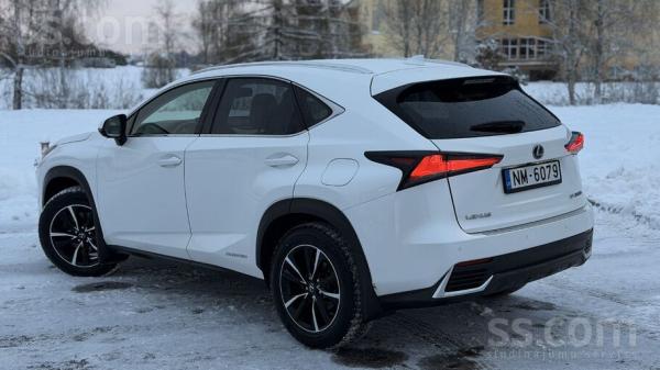 White Lexus NX 2018 in Riga, with an engine capacity of 2.50 L and mileage of 166 thousand km for 26000 €, photo 2 on AUTOMOTO.COM.LV