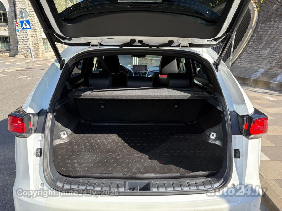 White Lexus NX 2018 in Tallinn, with an engine capacity of 2.50 L and mileage of 122 thousand km for 26500 €, photo 17 on AUTOMOTO.COM.LV