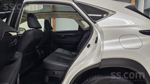 Balts Lexus NX 2019 Tallina, ar dzinēja tilpumu 2.50 L un nobraukumu 71 tūkst. km par 31995 €, foto 13 vietnē AUTOMOTO.COM.LV