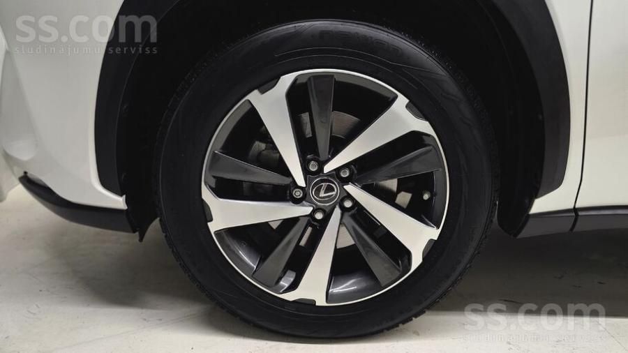 Balts Lexus NX 2019 Tallina, ar dzinēja tilpumu 2.50 L un nobraukumu 71 tūkst. km par 31995 €, foto 35 vietnē AUTOMOTO.COM.LV