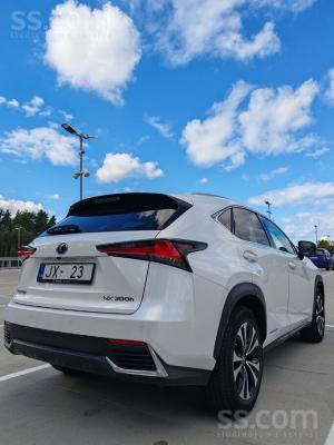 Balts Lexus NX 2021 Rīga, ar dzinēja tilpumu 2.50 L un nobraukumu 31 tūkst. km par 38500 €, foto 5 vietnē AUTOMOTO.COM.LV
