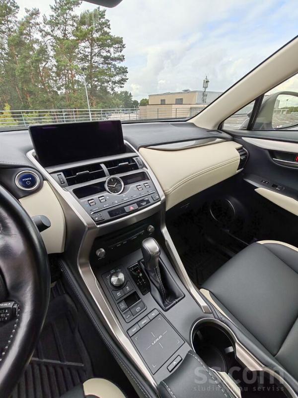 White Lexus NX 2021 in Riga, with an engine capacity of 2.50 L and mileage of 31 thousand km for 38500 €, photo 11 on AUTOMOTO.COM.LV