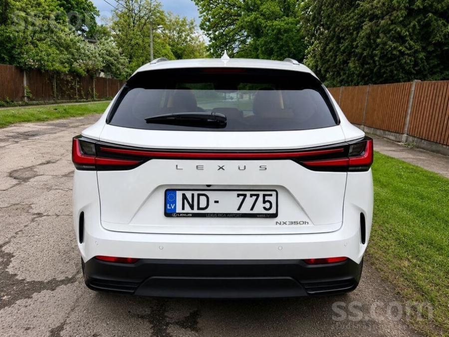 White Lexus NX 2022 in Riga, with an engine capacity of 2.50 L and mileage of 65 thousand km for 45000 €, photo 5 on AUTOMOTO.COM.LV