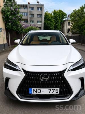 White Lexus NX 2022 in Riga, with an engine capacity of 2.50 L and mileage of 65 thousand km for 45000 €, photo 6 on AUTOMOTO.COM.LV