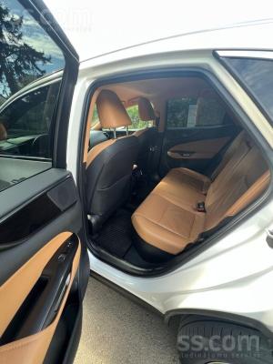 White Lexus NX 2022 in Riga, with an engine capacity of 2.50 L and mileage of 65 thousand km for 45000 €, photo 11 on AUTOMOTO.COM.LV