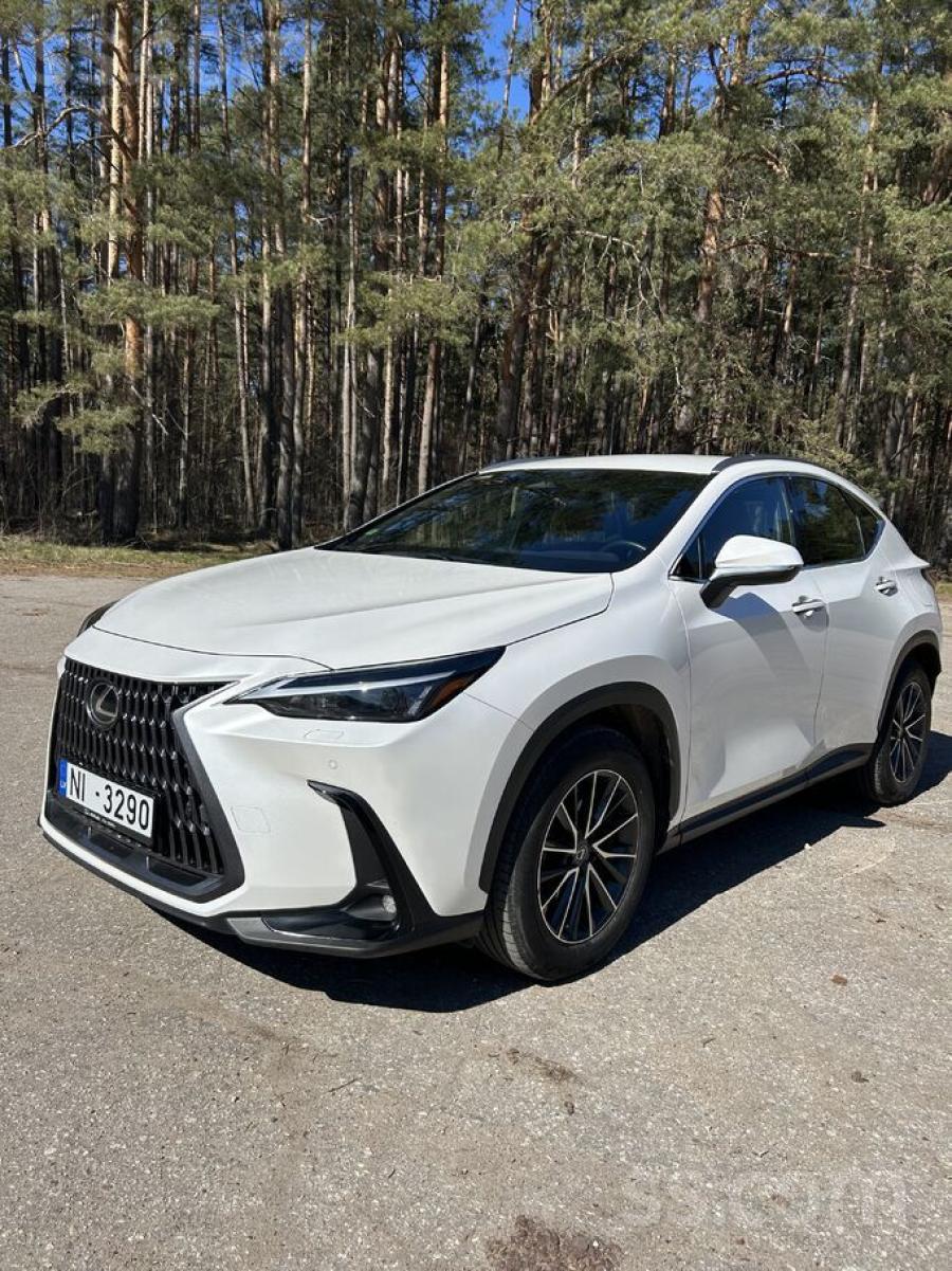 White Lexus NX 2022 in Jurmala, with an engine capacity of 2.50 L and mileage of 43 thousand km for 41500 €, photo 1 on AUTOMOTO.COM.LV