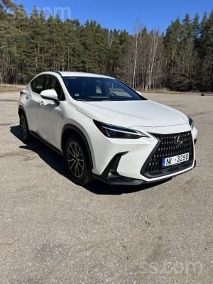 White Lexus NX 2022 in Jurmala, with an engine capacity of 2.50 L and mileage of 43 thousand km for 41500 €, photo 3 on AUTOMOTO.COM.LV
