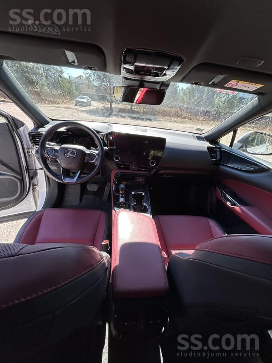 White Lexus NX 2022 in Jurmala, with an engine capacity of 2.50 L and mileage of 43 thousand km for 41500 €, photo 11 on AUTOMOTO.COM.LV
