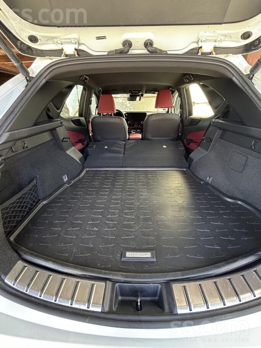 White Lexus NX 2022 in Jurmala, with an engine capacity of 2.50 L and mileage of 43 thousand km for 41500 €, photo 14 on AUTOMOTO.COM.LV