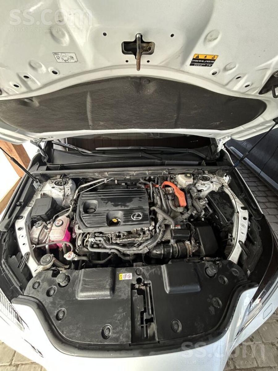 White Lexus NX 2022 in Jurmala, with an engine capacity of 2.50 L and mileage of 43 thousand km for 41500 €, photo 19 on AUTOMOTO.COM.LV