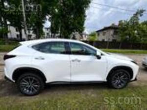 White Lexus NX 2022 in Riga, with an engine capacity of 2.50 L and mileage of 68 thousand km for 43000 €, photo 3 on AUTOMOTO.COM.LV