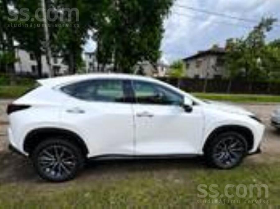 White Lexus NX 2022 in Riga, with an engine capacity of 2.50 L and mileage of 68 thousand km for 43000 €, photo 3 on AUTOMOTO.COM.LV