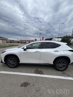 Balts Lexus NX 2022 Rīga, ar dzinēja tilpumu 2.50 L un nobraukumu 69 tūkst. km par 43000 €, foto 3 vietnē AUTOMOTO.COM.LV