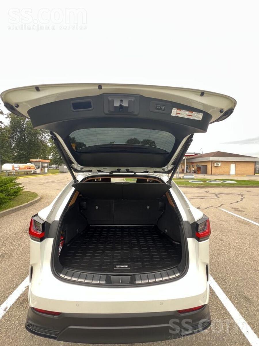 Balts Lexus NX 2022 Rīga, ar dzinēja tilpumu 2.50 L un nobraukumu 69 tūkst. km par 43000 €, foto 6 vietnē AUTOMOTO.COM.LV