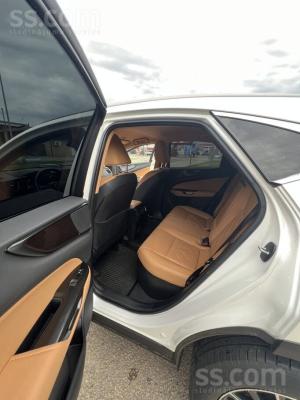 Balts Lexus NX 2022 Rīga, ar dzinēja tilpumu 2.50 L un nobraukumu 69 tūkst. km par 43000 €, foto 8 vietnē AUTOMOTO.COM.LV