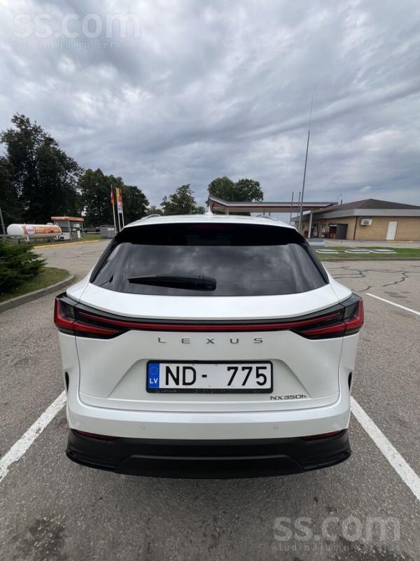 White Lexus NX 2022 in Riga, with an engine capacity of 2.50 L and mileage of 69 thousand km for 43000 €, photo 5 on AUTOMOTO.COM.LV