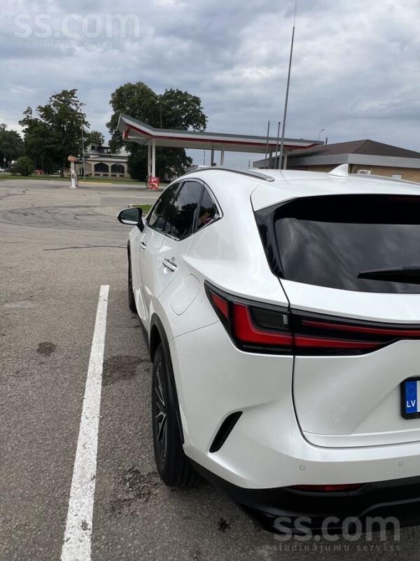 White Lexus NX 2022 in Riga, with an engine capacity of 2.50 L and mileage of 69 thousand km for 43000 €, photo 9 on AUTOMOTO.COM.LV