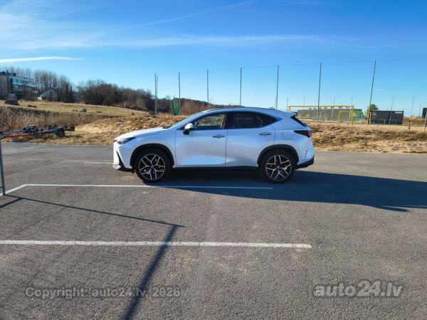 White Lexus NX 2023 in Tallinn, with an engine capacity of 2.50 L and mileage of 29 thousand km for 53900 €, photo 3 on AUTOMOTO.COM.LV