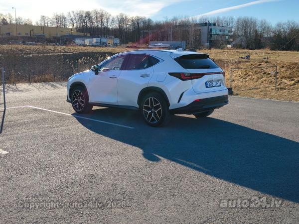 White Lexus NX 2023 in Tallinn, with an engine capacity of 2.50 L and mileage of 29 thousand km for 53900 €, photo 4 on AUTOMOTO.COM.LV
