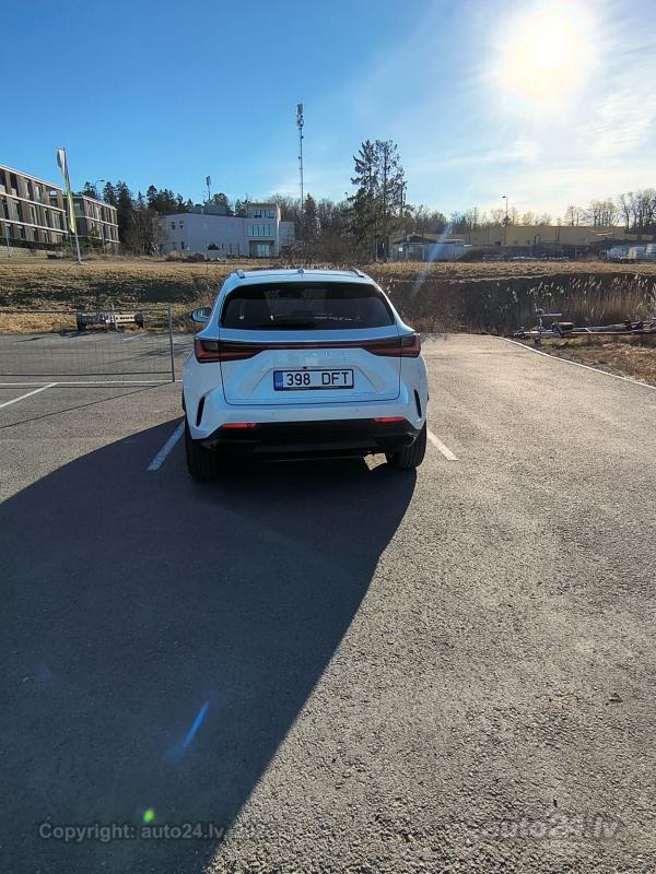 White Lexus NX 2023 in Tallinn, with an engine capacity of 2.50 L and mileage of 29 thousand km for 53900 €, photo 5 on AUTOMOTO.COM.LV