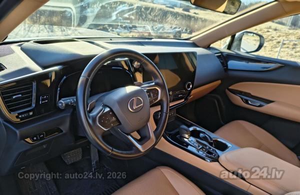 White Lexus NX 2023 in Tallinn, with an engine capacity of 2.50 L and mileage of 29 thousand km for 53900 €, photo 8 on AUTOMOTO.COM.LV