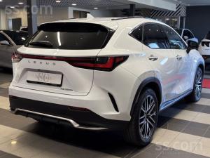 White Lexus NX 2023 in Riga, with an engine capacity of 2.50 L and mileage of 96 thousand km for 44990 €, photo 5 on AUTOMOTO.COM.LV