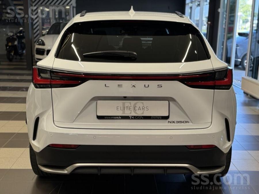 White Lexus NX 2023 in Riga, with an engine capacity of 2.50 L and mileage of 96 thousand km for 44990 €, photo 6 on AUTOMOTO.COM.LV