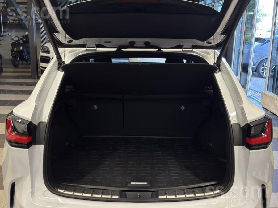 White Lexus NX 2023 in Riga, with an engine capacity of 2.50 L and mileage of 96 thousand km for 44990 €, photo 8 on AUTOMOTO.COM.LV