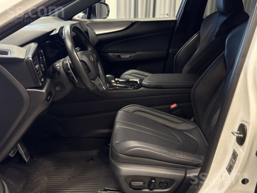 White Lexus NX 2023 in Riga, with an engine capacity of 2.50 L and mileage of 96 thousand km for 44990 €, photo 11 on AUTOMOTO.COM.LV