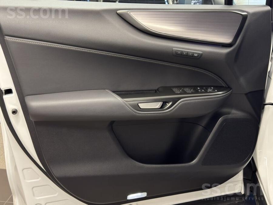 White Lexus NX 2023 in Riga, with an engine capacity of 2.50 L and mileage of 96 thousand km for 44990 €, photo 12 on AUTOMOTO.COM.LV