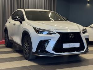 White Lexus NX 2023 in Riga, with an engine capacity of 2.50 L and mileage of 96 thousand km for 44990 €, photo 3 on AUTOMOTO.COM.LV