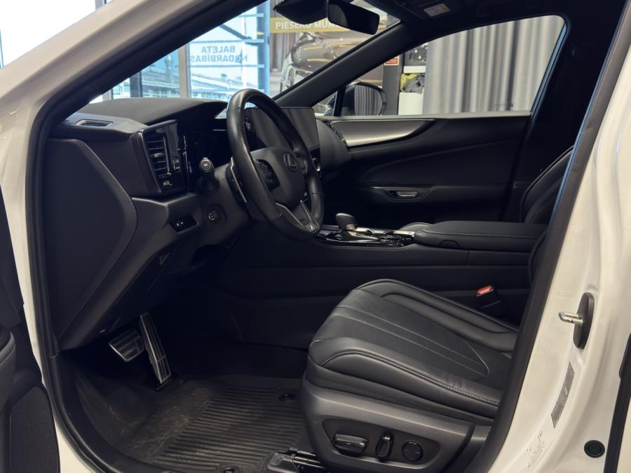 White Lexus NX 2023 in Riga, with an engine capacity of 2.50 L and mileage of 96 thousand km for 44990 €, photo 9 on AUTOMOTO.COM.LV