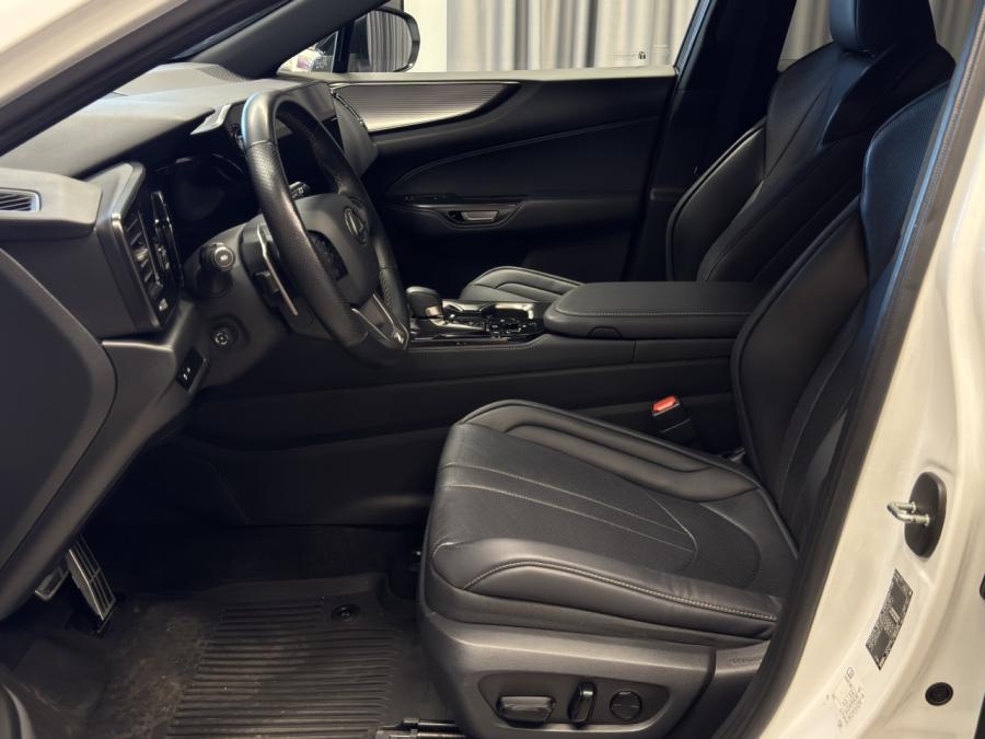 White Lexus NX 2023 in Riga, with an engine capacity of 2.50 L and mileage of 96 thousand km for 44990 €, photo 10 on AUTOMOTO.COM.LV