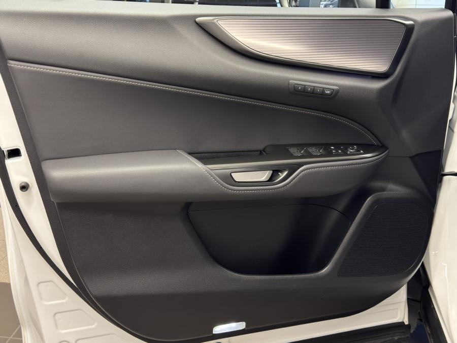 White Lexus NX 2023 in Riga, with an engine capacity of 2.50 L and mileage of 96 thousand km for 44990 €, photo 11 on AUTOMOTO.COM.LV
