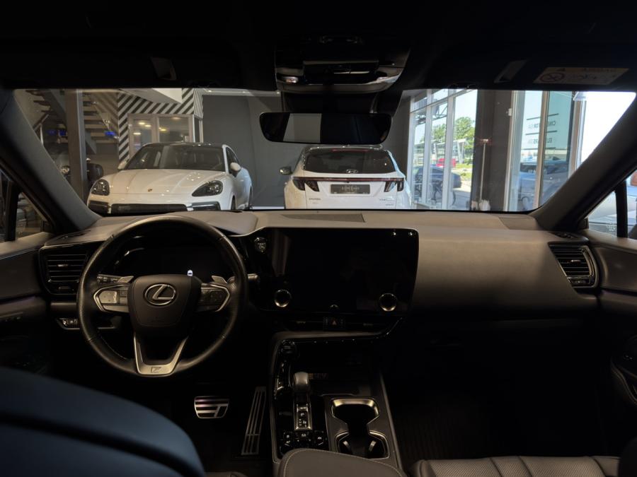 White Lexus NX 2023 in Riga, with an engine capacity of 2.50 L and mileage of 96 thousand km for 44990 €, photo 14 on AUTOMOTO.COM.LV
